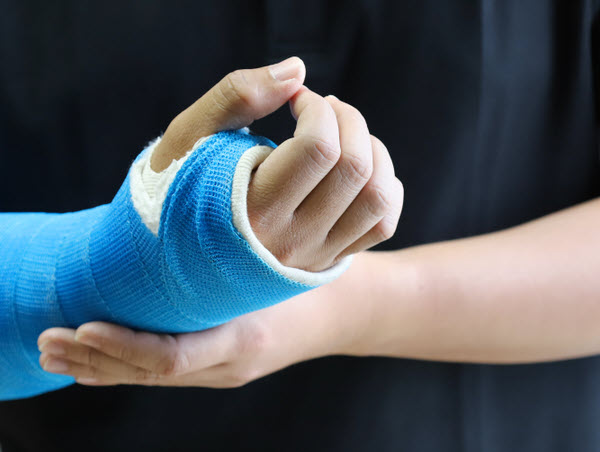 Geen gips bij twijfel over polsbreuk: eerst CT-scan - Slingeland Ziekenhuis